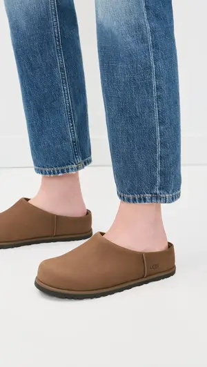 UGG Otzo Clogs - Dark Chestnut