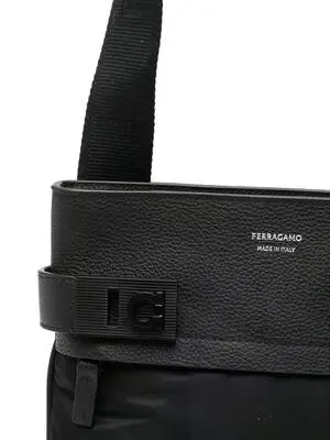 FERRAGAMO Logo-detail Messenger Bag - Black