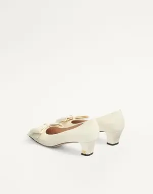 Valentino Garavani Bowow Kidskin Pumps - Ivory