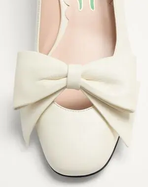 Valentino Garavani Bowow Kidskin Pumps - Ivory