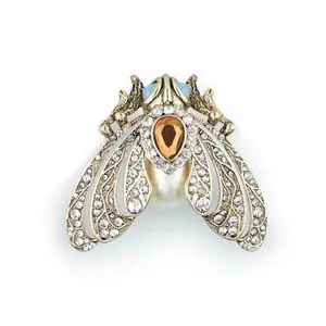 BILL SKINNER STUDIO Brooch With Crystals And Pearls - Moth