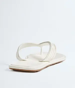 Bottega Veneta Sampieri Thong - Alabaster