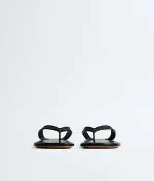 Bottega Veneta Sampieri Flat Thong - Black
