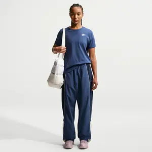 Nike Sportswear Club Essentials T-shirt - Blue