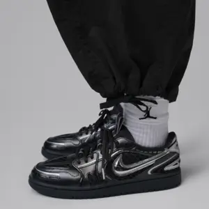 JORDAN Flight Chicago Parachute Pants - Black
