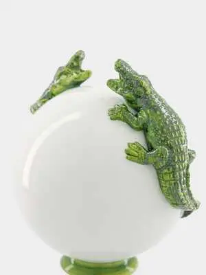 LES-OTTOMANS Crocodile Globe Decor