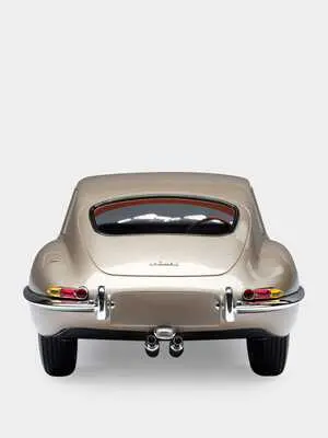 AMALGAM Jaguar E-type Coupé 1:18 Scale Model