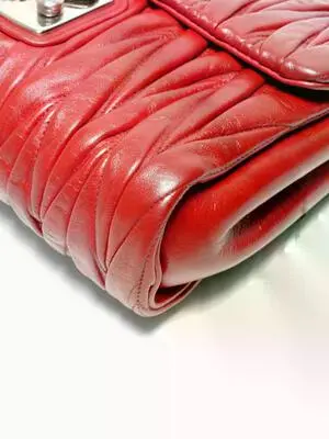 Miu Miu 2015-2020s Matelasse Shoulder Bag - Red
