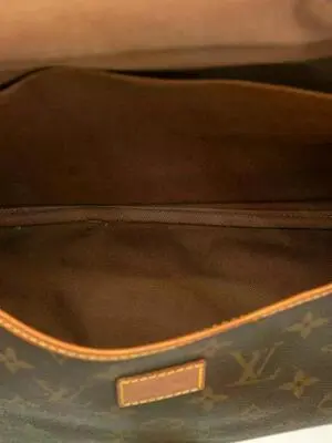 LOUIS VUITTON 1994 Monogram Saumur 30 Crossbody Bag