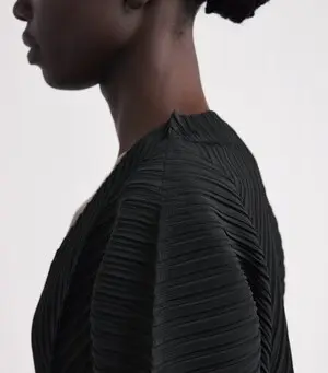 Issey Miyake Plaster Pleats Cardigan - Black