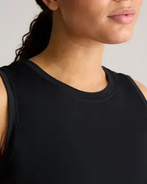 Quince Essential Run Cropped Muscle Tank Top - Black