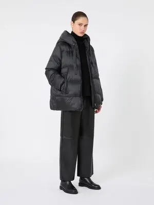 Max Mara Water-repellent Quilted Puffer Jacket - Black