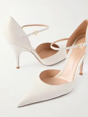 GIANVITO ROSSI Sofia D'orsay 95 Leather Pumps - Neutrals