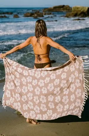 SLOWTIDE Hau Floral Turkish Towel - Fawn