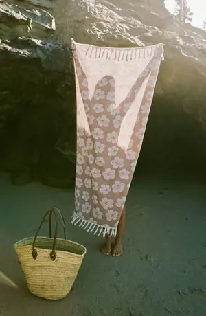 SLOWTIDE Hau Floral Turkish Towel - Fawn