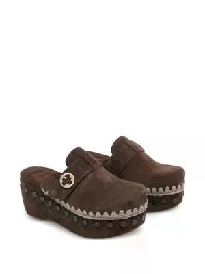 Mou Round-toe Studded Clogs