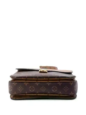 LOUIS VUITTON Pochette Metis Monogram Canvas