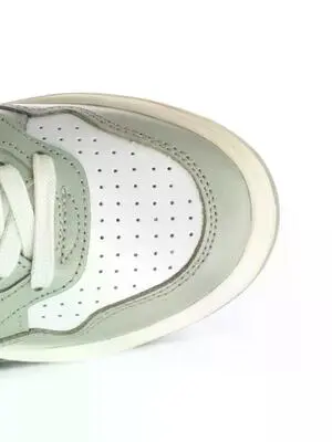 AUTRY Medalist Leather Sneakers With Embroidered Logo - Grey