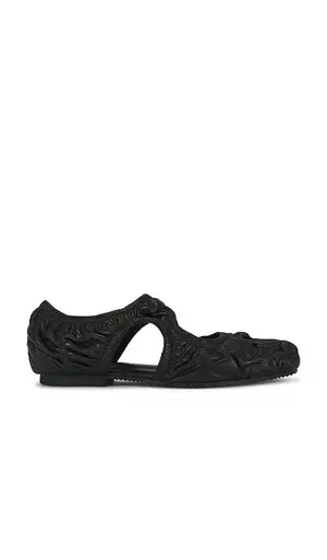 NORA LOZZA Bailaruchi Flat