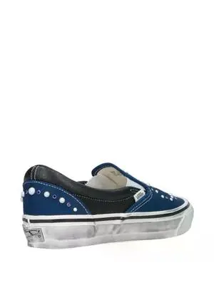 VANS Classic Slip-on Sneakers
