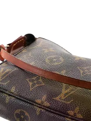 LOUIS VUITTON Pochette Accessoires Monogram Canvas Clutch - Brown