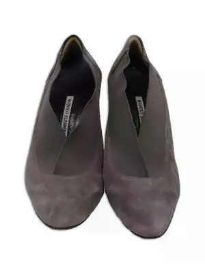 Manolo Blahnik Elastic-accent Pointed-toe Pumps