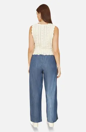 YUMI V-neck Crochet Knit Top
