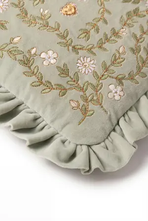 ELIZABETH SCARLETT Mediterranean Garden Velvet Everyday Pouch - Sage