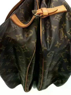 LOUIS VUITTON Monogram Shoulder Bag