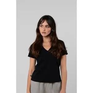 LEISURE LAB Supima Cotton V-neck T-shirt - Black