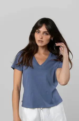 LEISURE LAB Supima Cotton V-neck T-shirt - Sky