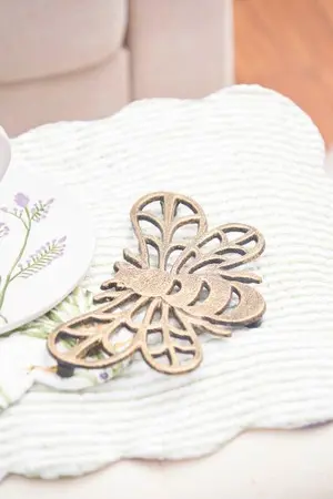 GALLERIE II Bee Metal Serving Kitchen Trivet 4.65" X 7.87