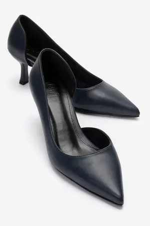 PROLOGUE SHOES Arel Pointed-toe Pumps - Navy