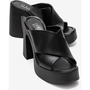 FOREVER & ALWAYS SHOES Essenza Leather Platform Block Heel Sandal - Black
