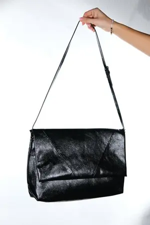 PROLOGUE SHOES Chelsea Shoulder Bag - Black