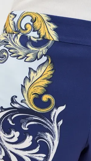 Alice + Olivia Hera Baroque Print Shorts - Antique Scroll