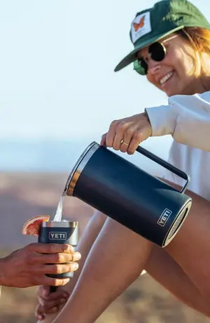 YETI Rambler 64-ounce Pitcher - Navy