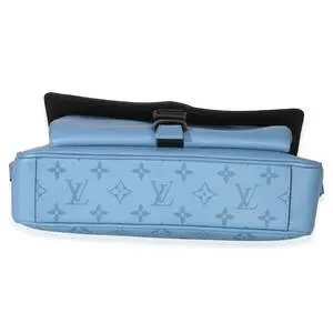LOUIS VUITTON Taigarama Messengerama - Blue