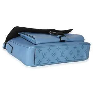 LOUIS VUITTON Taigarama Messengerama - Blue