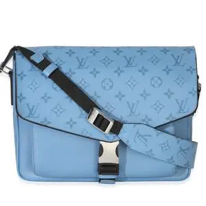 LOUIS VUITTON Taigarama Messengerama - Blue