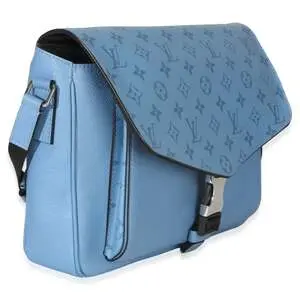 LOUIS VUITTON Denim Taigarama Messengerama - Blue