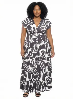 24SEVEN COMFORT APPAREL Curvy Essential Abstract V-neck Empire Waist Maxi Dress - Black Multi
