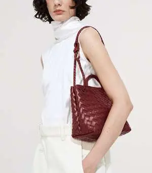 Bottega Veneta Small Andiamo Top-handle Bag - Red