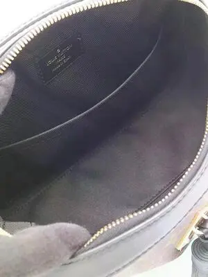LOUIS VUITTON 2019 Monogram Saintonge Crossbody Bag - Brown
