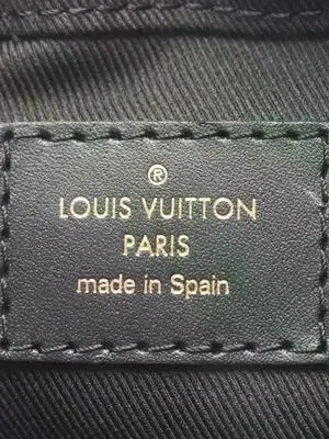 LOUIS VUITTON 2019 Monogram Saintonge Crossbody Bag - Brown