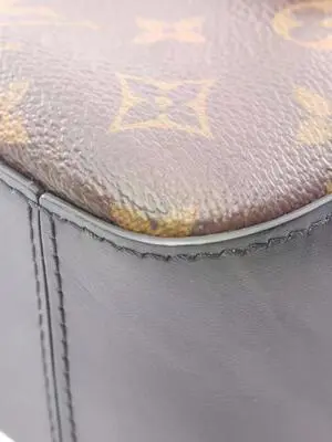 LOUIS VUITTON 2019 Monogram Saintonge Crossbody Bag - Brown
