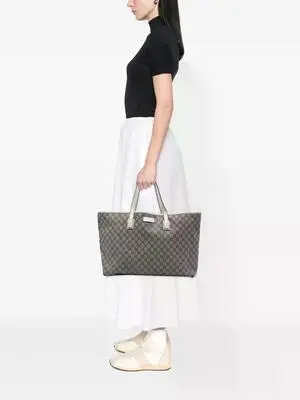 Gucci Gg Supreme Tote Bag - Neutrals