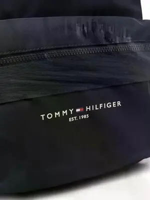 Tommy Hilfiger Logo Zipped Backpack