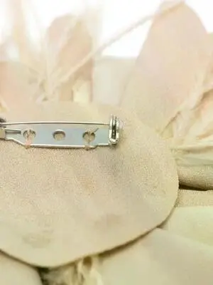 LE RJTANGE Floral Brooch