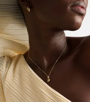 STONE AND STRAND Kensington Peridot Flower Necklace